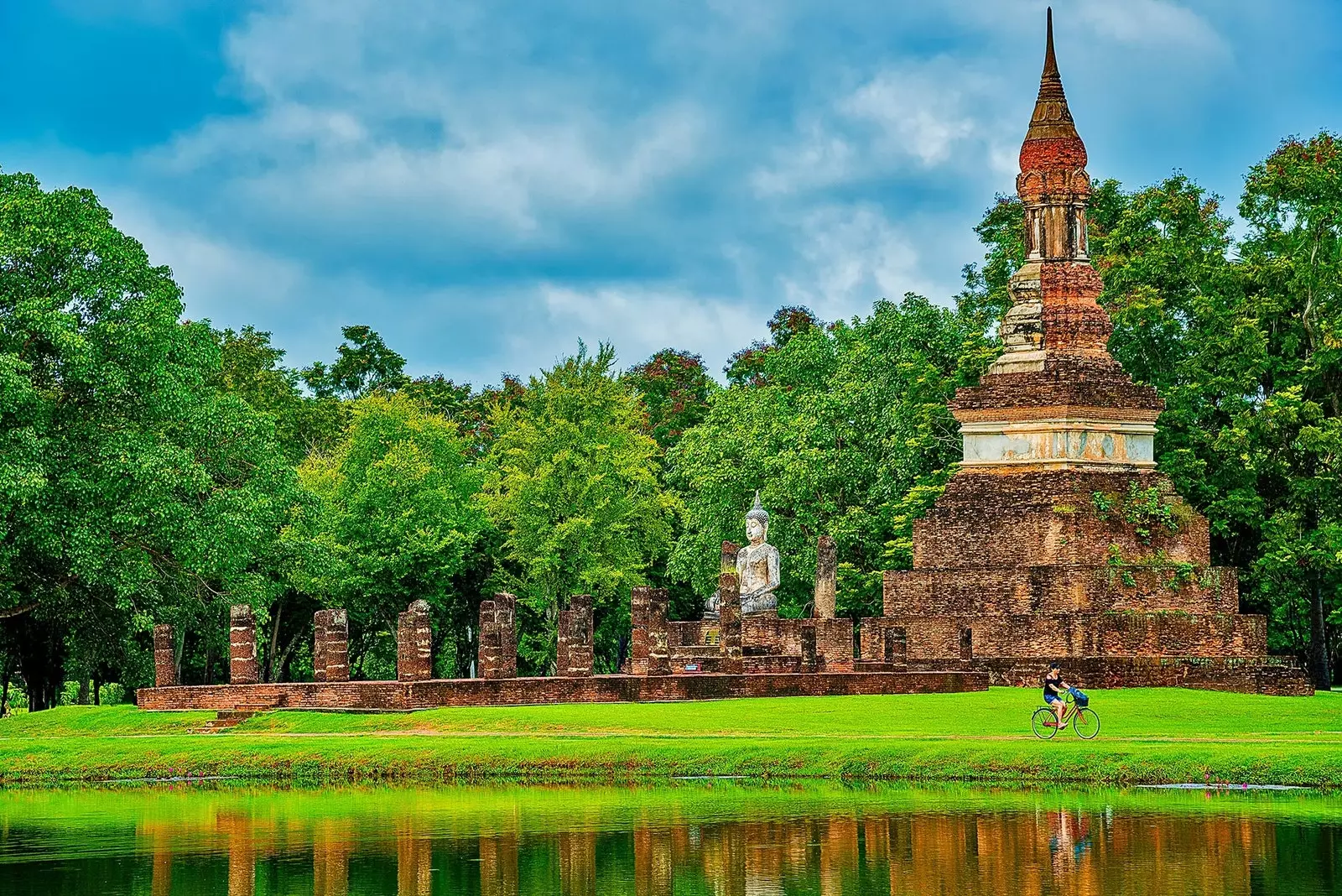 Sukhothai löydämme Thaimaan loistavimman menneisyyden