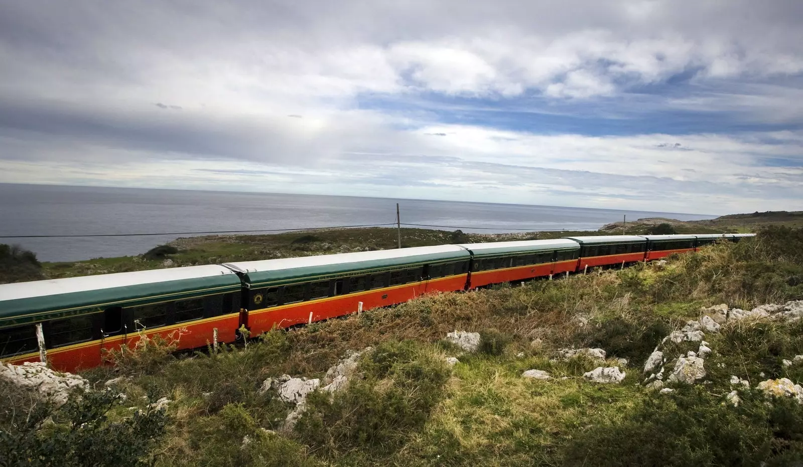 Landskap Expreso de La Robla yang mengagumkan