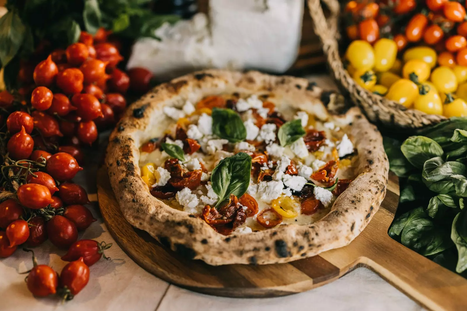 Pizza Mani di Martucci Grosso Napoletano-დან.