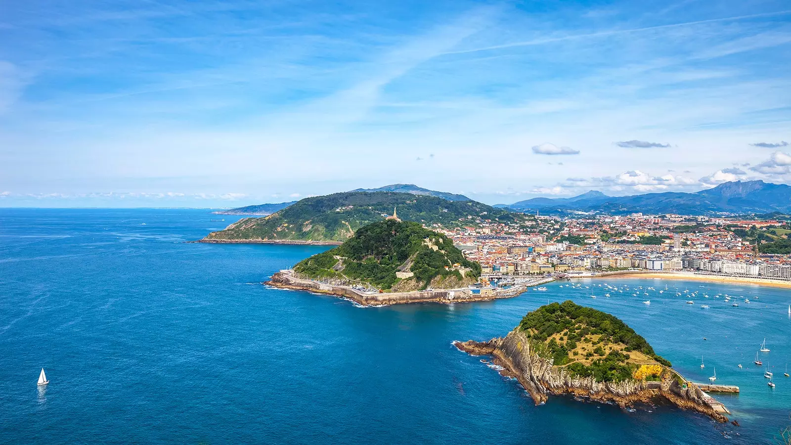 San Sebastian en by domineret af havet