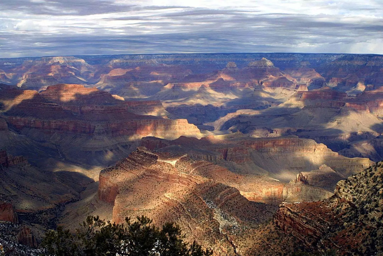 Luftfoto under en overskyet himmel af Grand Canyon Arizona