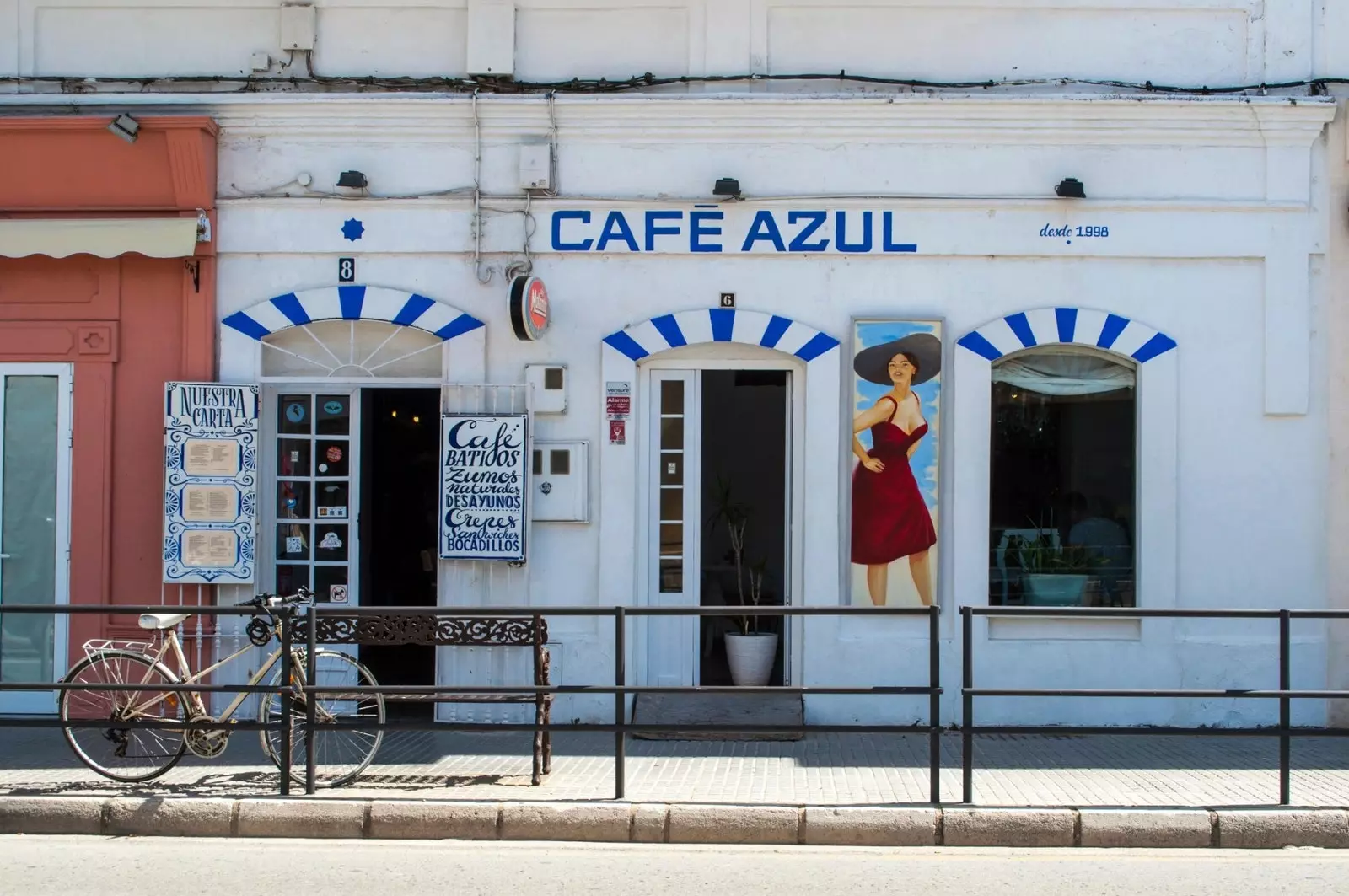 Café Azul klasik di Tarifa.