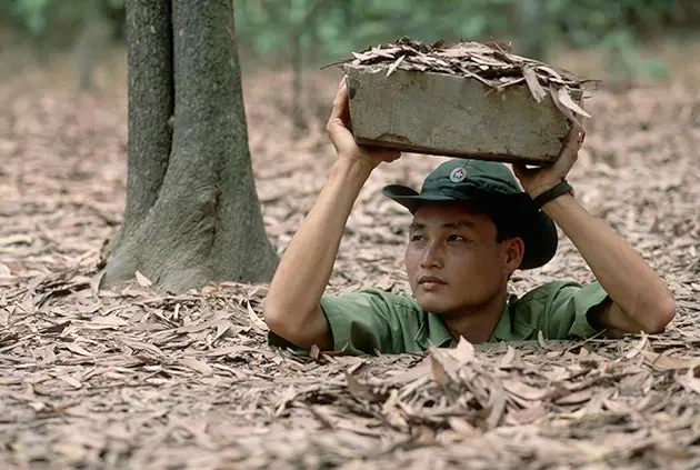 De kleine tunnels van Cu Chi