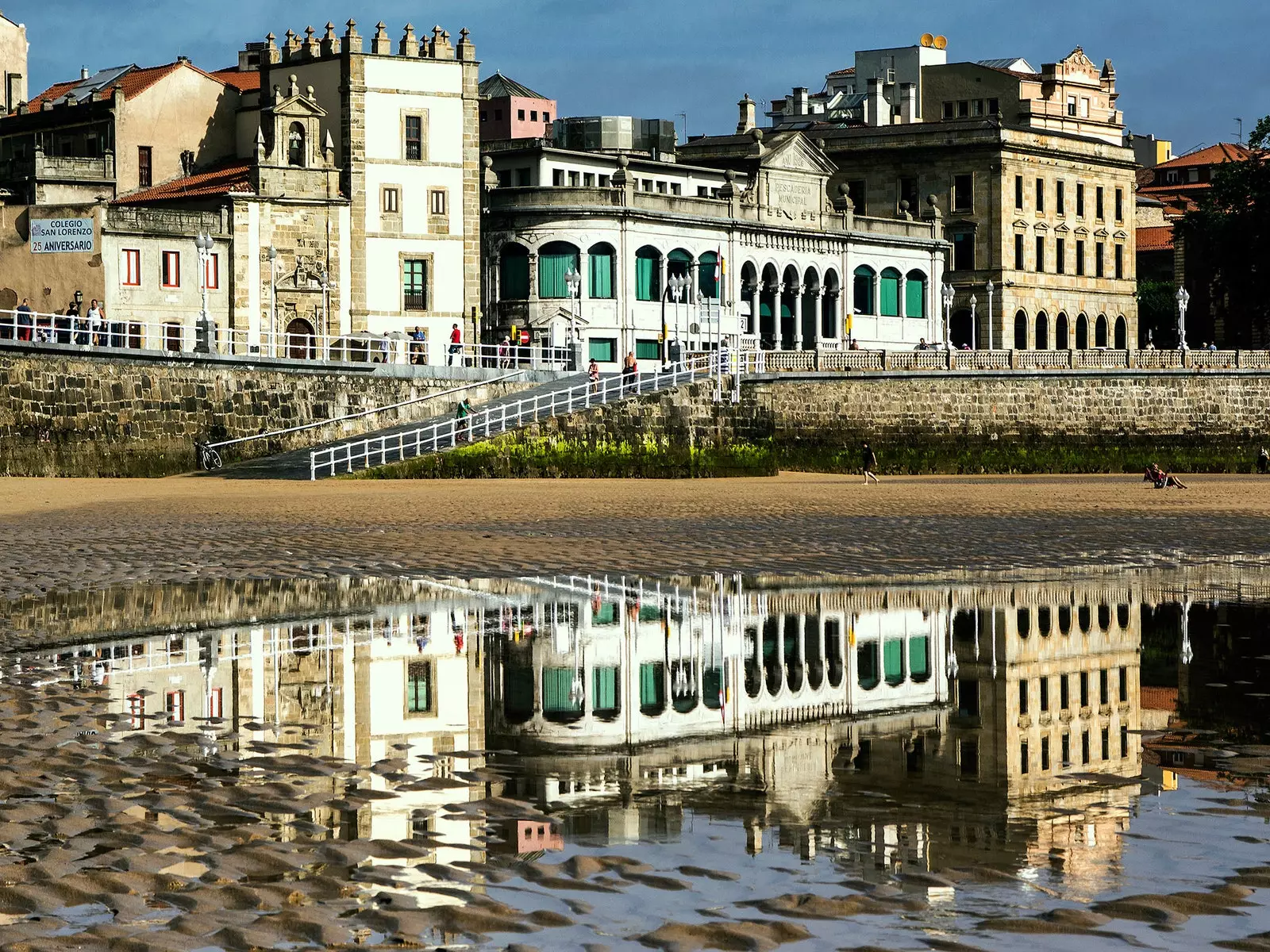 Bandari ya eneo la Gijón