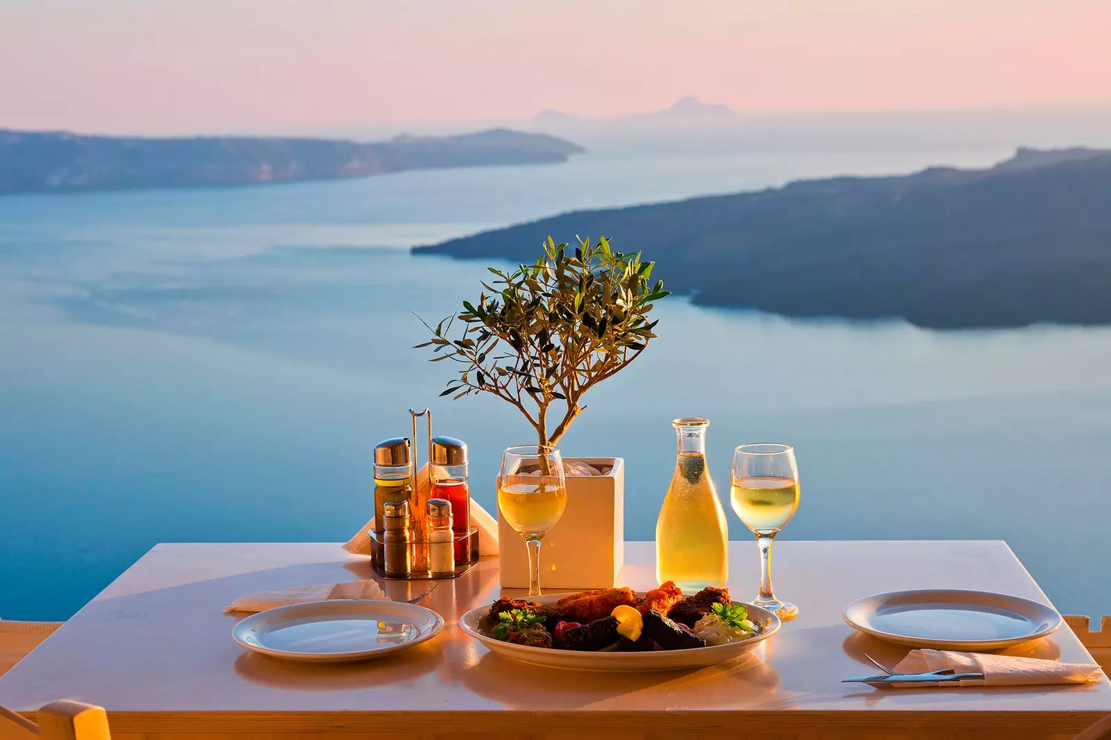 Wou zu Santorini gastronomesche Guide vun der Insel iessen