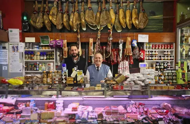 Malaga a seng traditionell Geschäfter