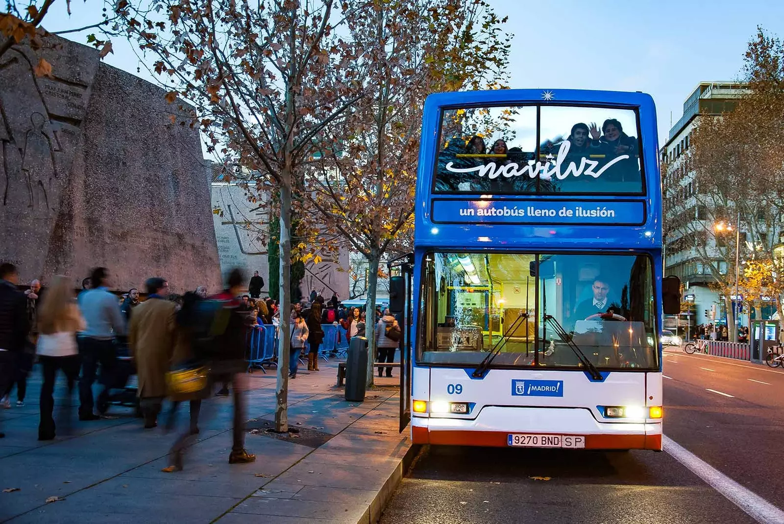 A bus to tour the illumination of Madrid from November 30 to January 6 from 1800 to 2200 hours