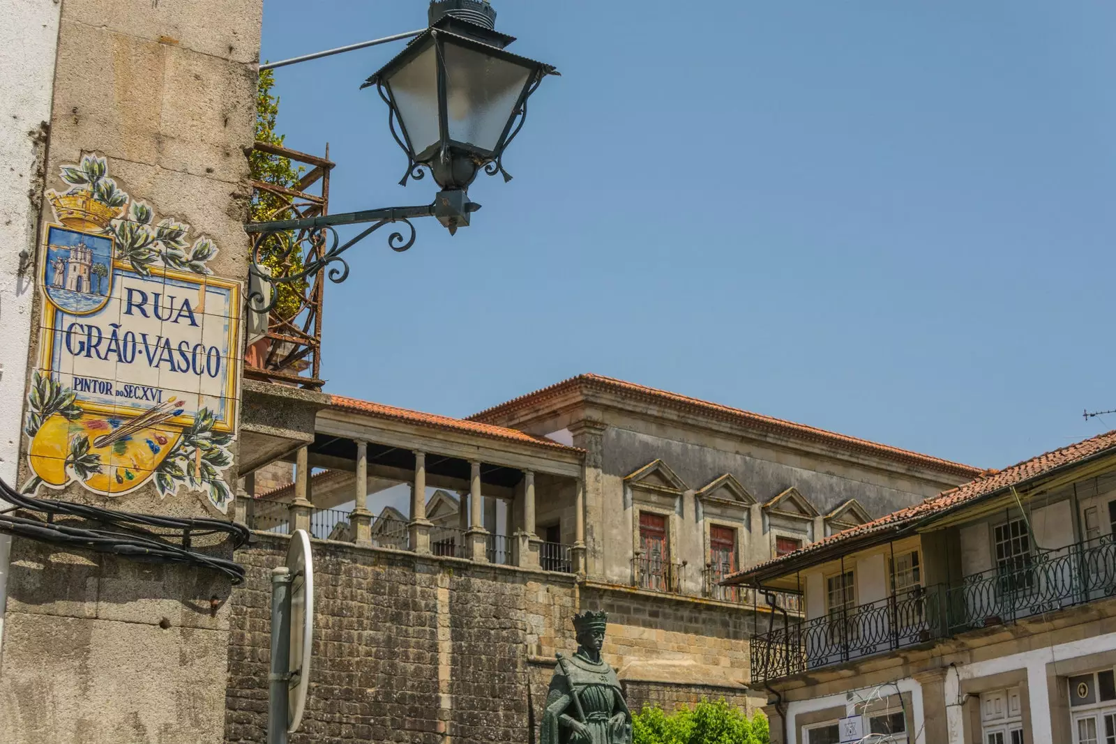 Paseo dos Conegos din Rua Grão Vasco.