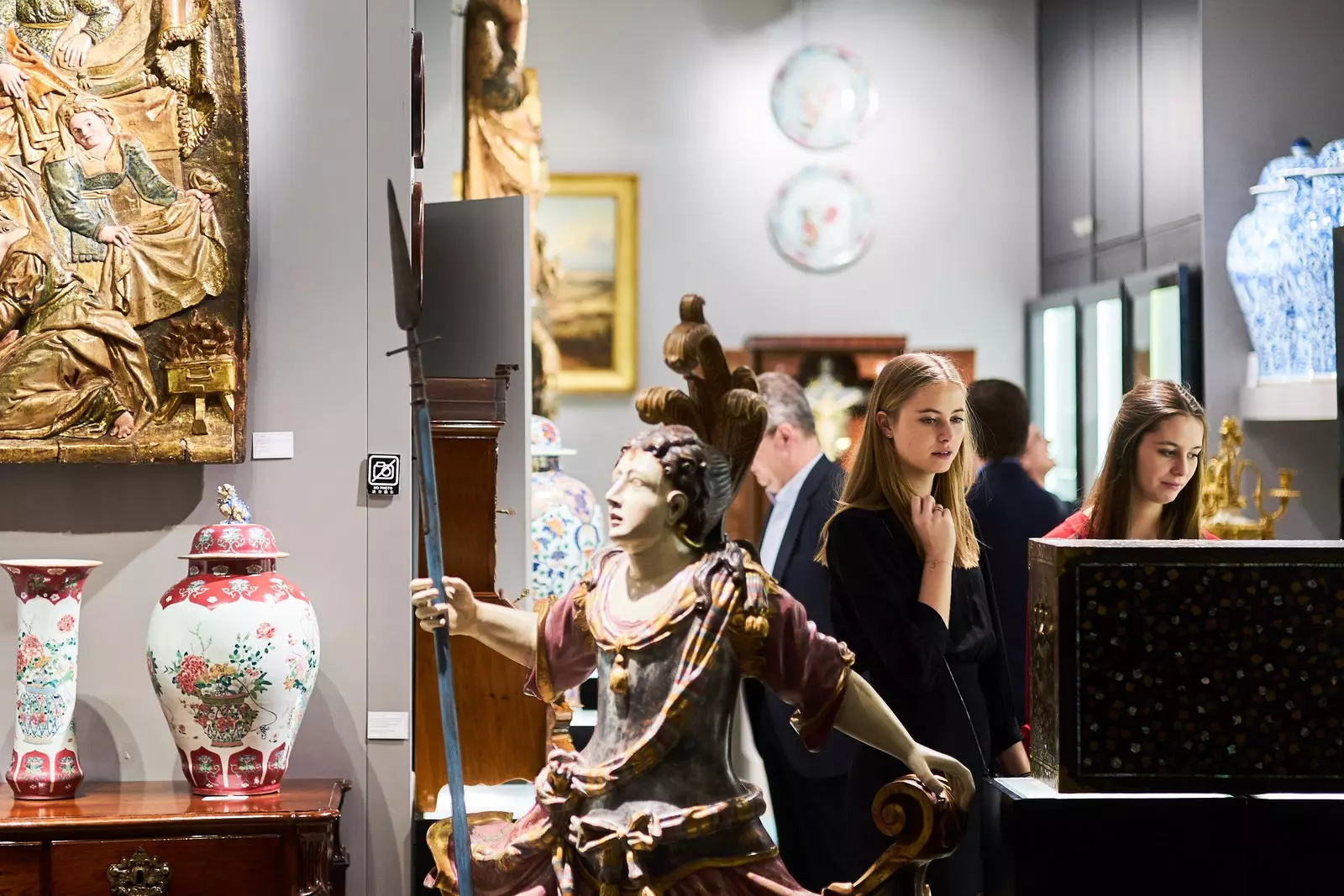 א שטיין אין די לעצטע אַדישאַן פון TEFAF Maastricht