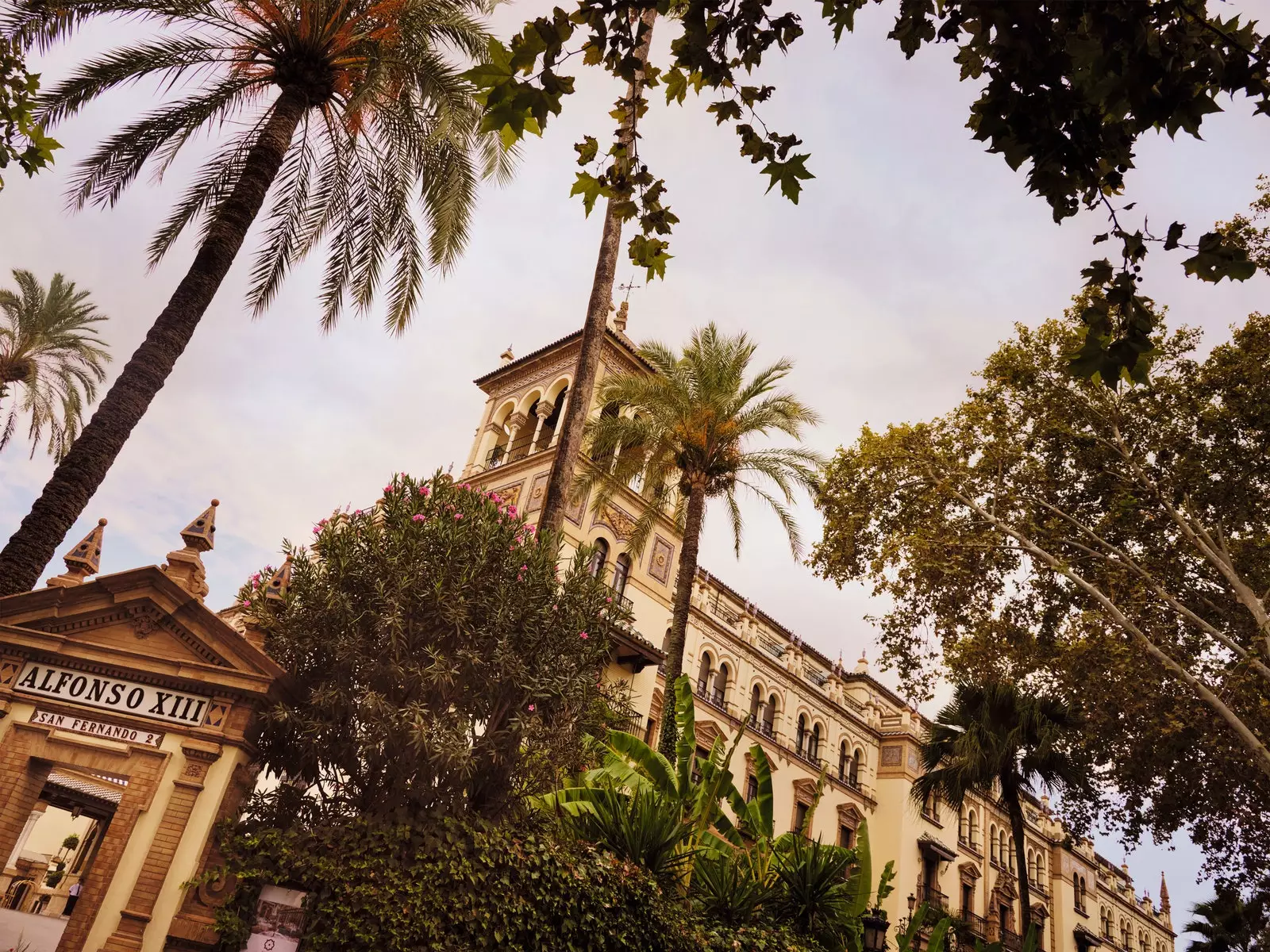 Bahagian luar Hotel Alfonso XIII a Luxury Collection Hotel Sevilla