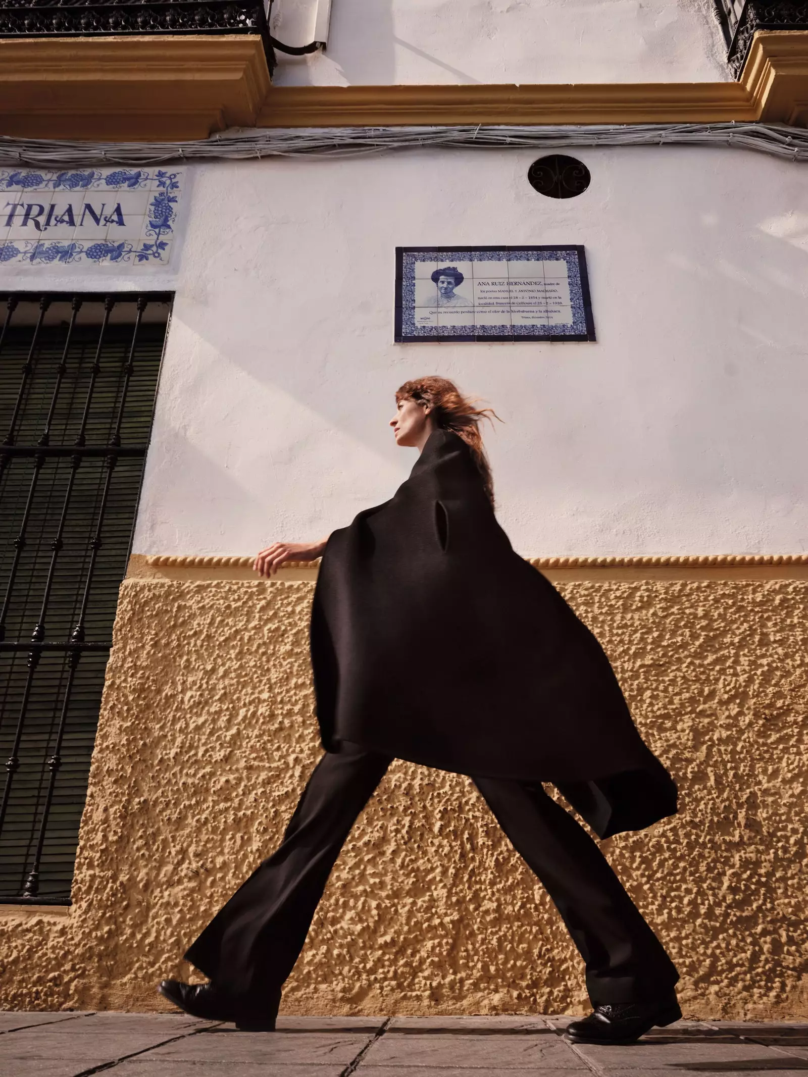 Caroline de Maigret se promenant dans Triana Séville