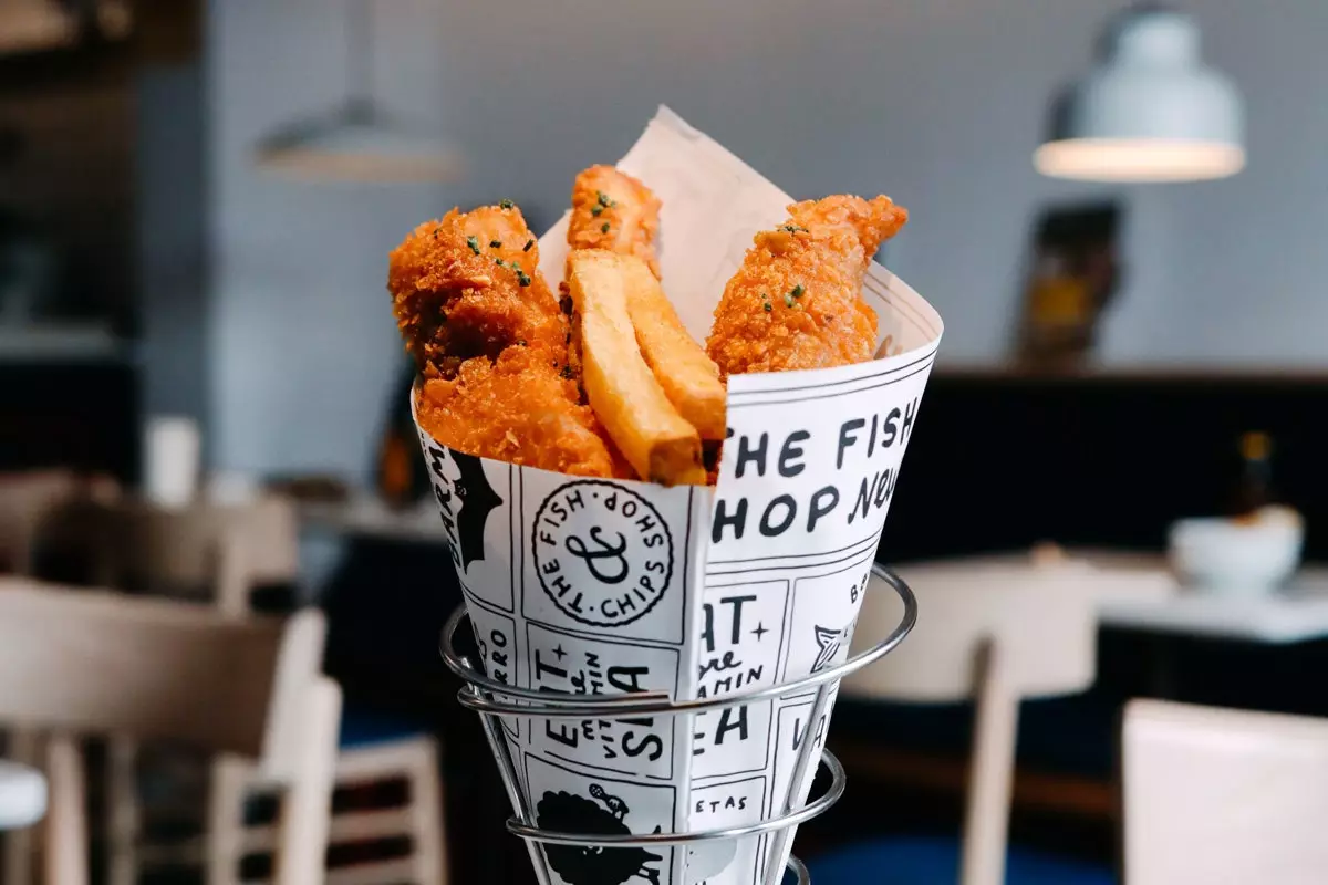 Аз Англия то Мадрид бо таваққуф дар Барселона The Fish Chips Shop