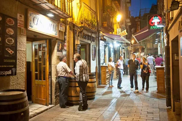 Calle Laurel ҳатмӣ барои шароб ва тапас дар Logroño