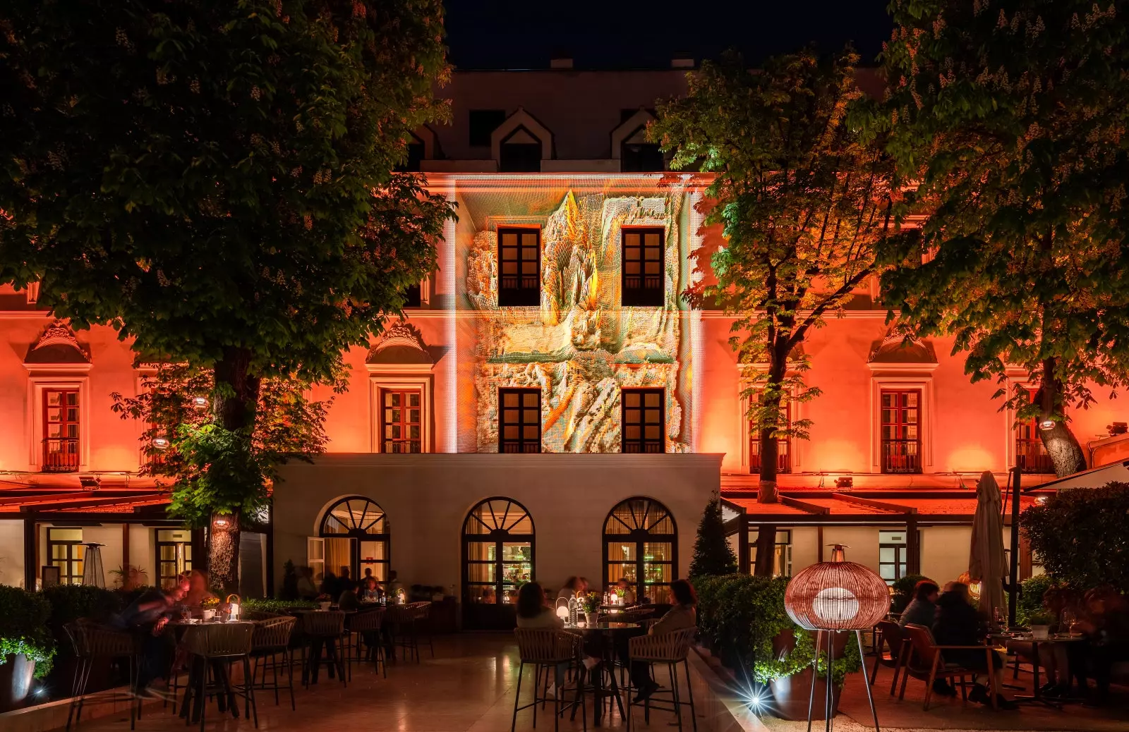 «Гиперпоток» освещает отель Palacio de los Duques.