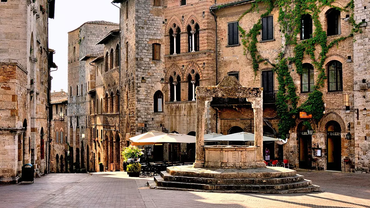 San Gimignano: veže a vinice v srdci Toskánska
