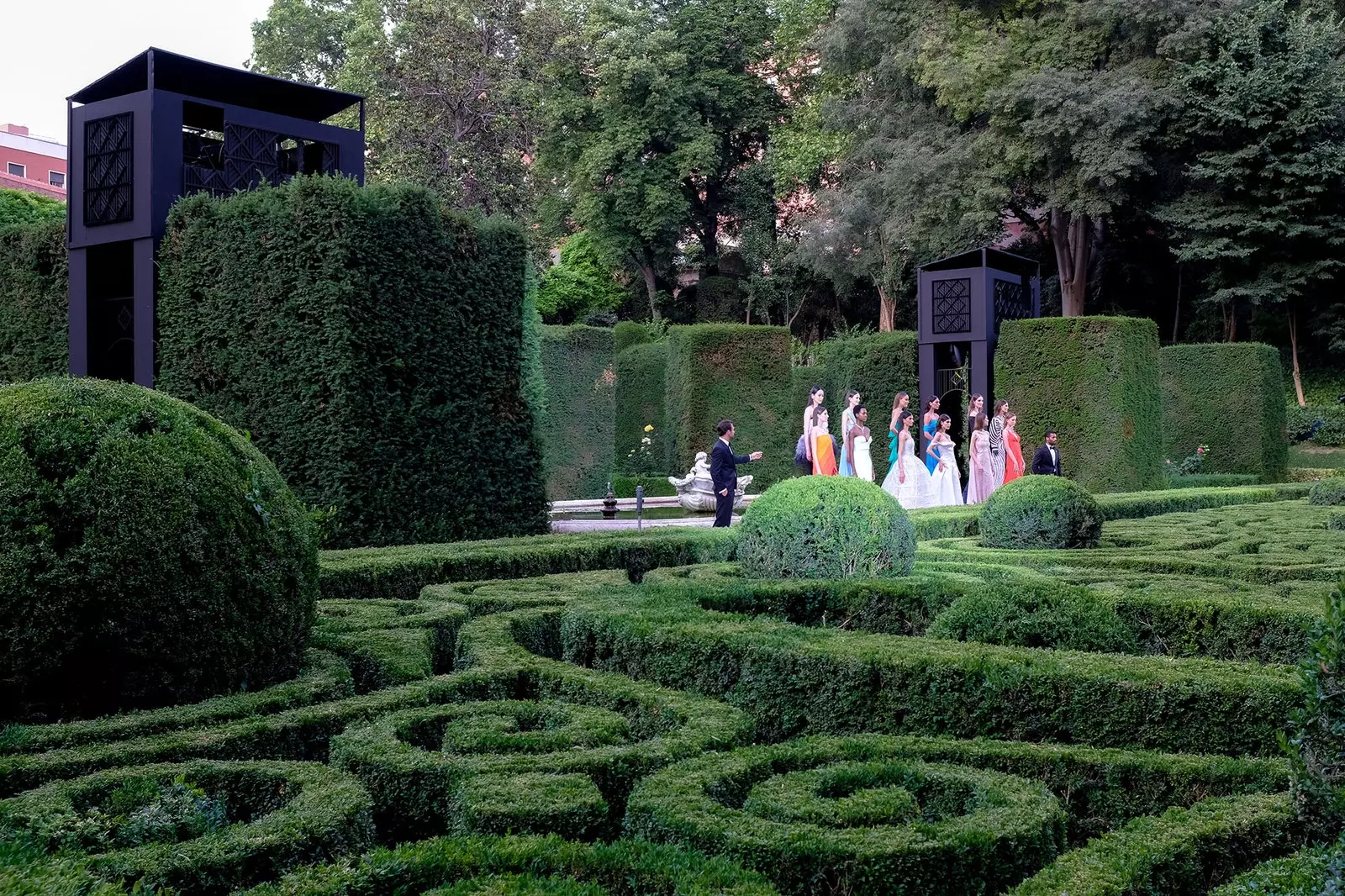 Cartier merayakan koleksi perhiasan tinggi baru 'Beauts du Monde' di Taman Palacio de Liria di Madrid.