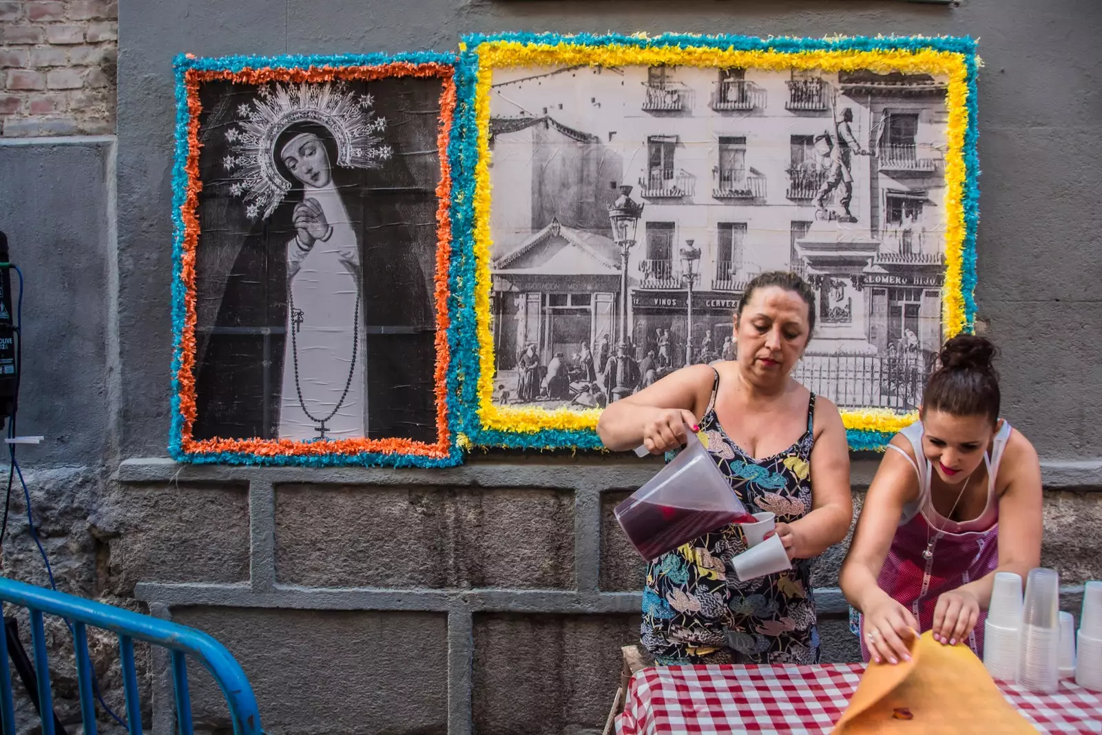 Buren die drankjes serveren op feestjes in Madrid