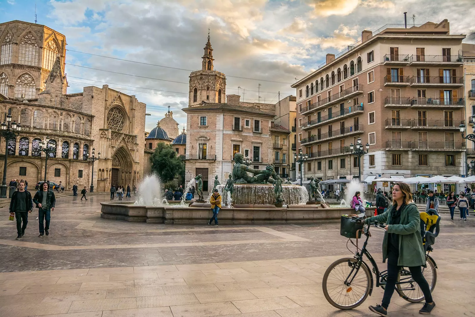 Barcelonas regjeringstid er over, Valencia eksploderer