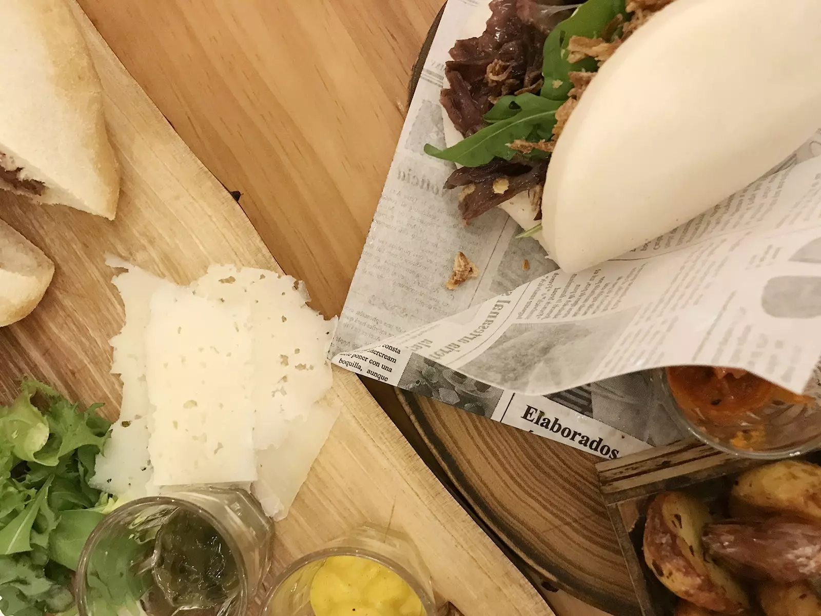 Cheek Bao og Premium Burger i Macondo