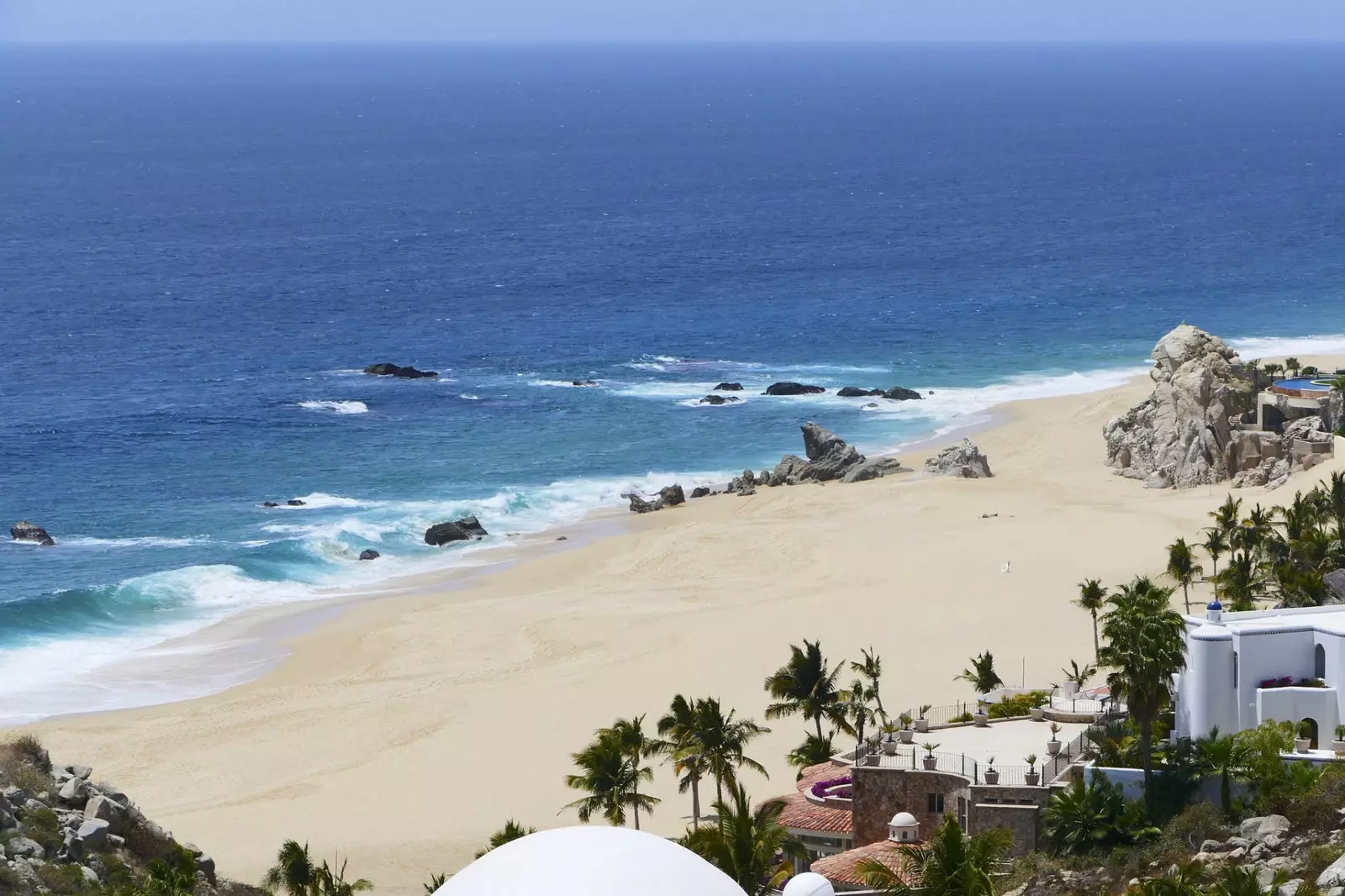 Cabo San Lucas, kjer se konča zvezna avtocesta 1, ki meji na Pacifik in teče skozi morje Corts.